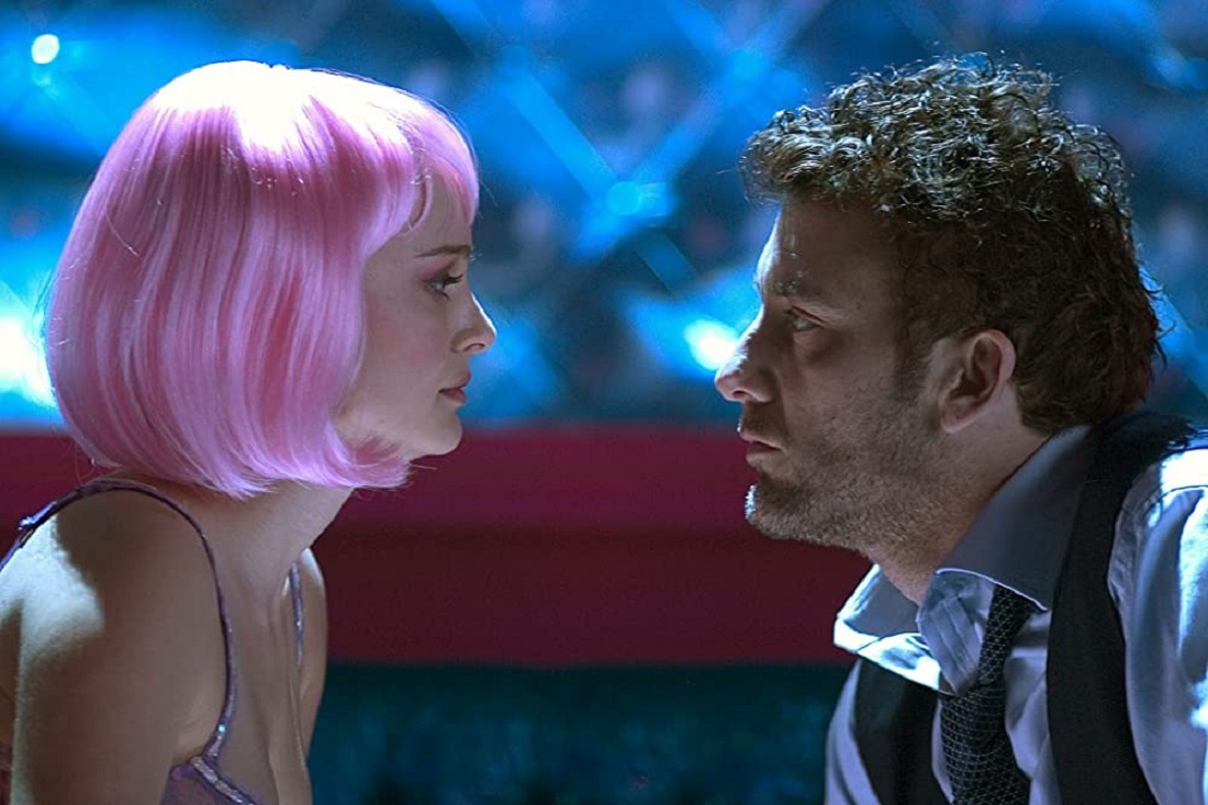 Closer (2004): từ “gần hơn” chuyển đổi thành “đóng lại”